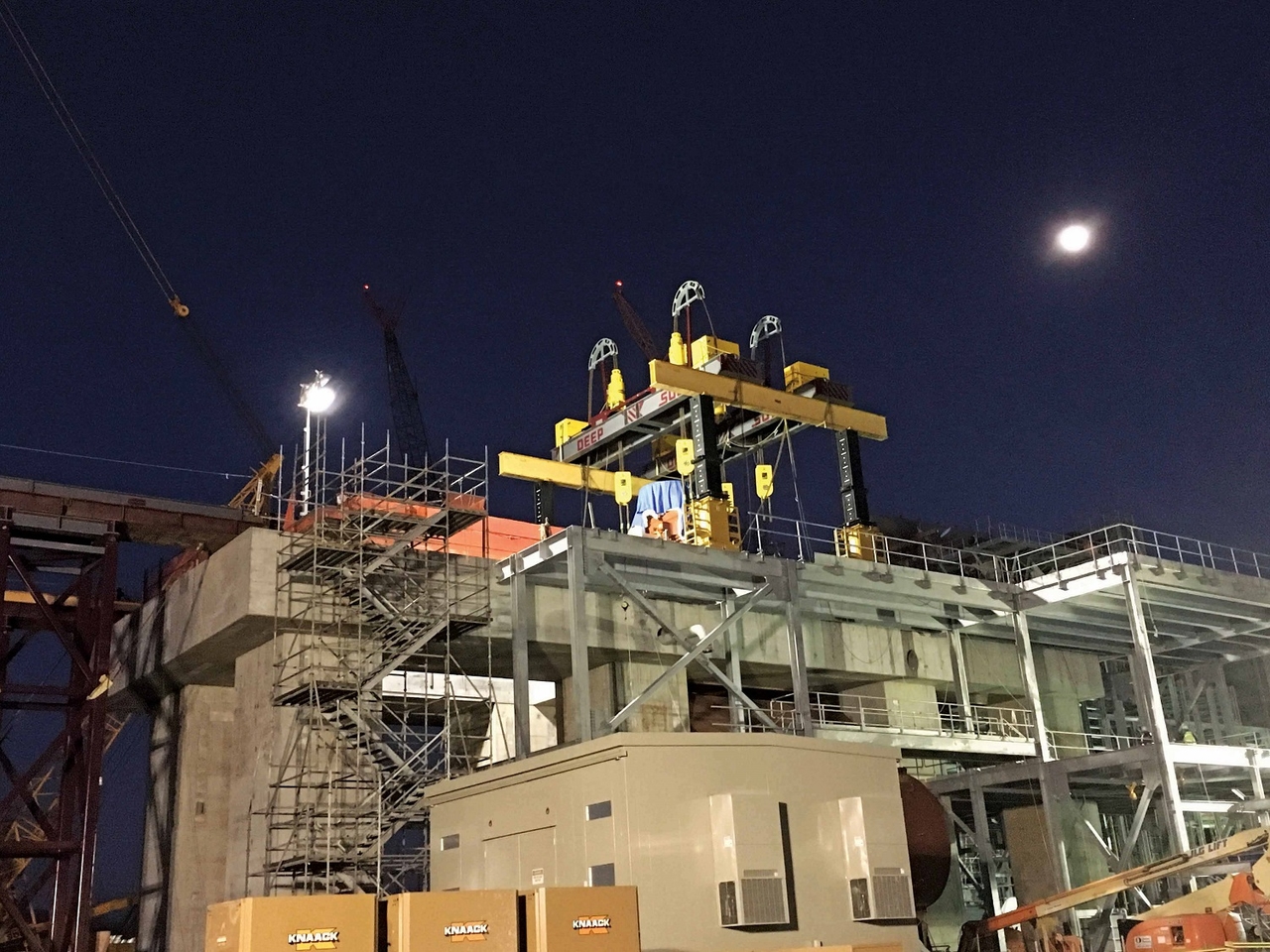 Combined Gantry Strand Jack Lift | Limited Space Heavy Lift