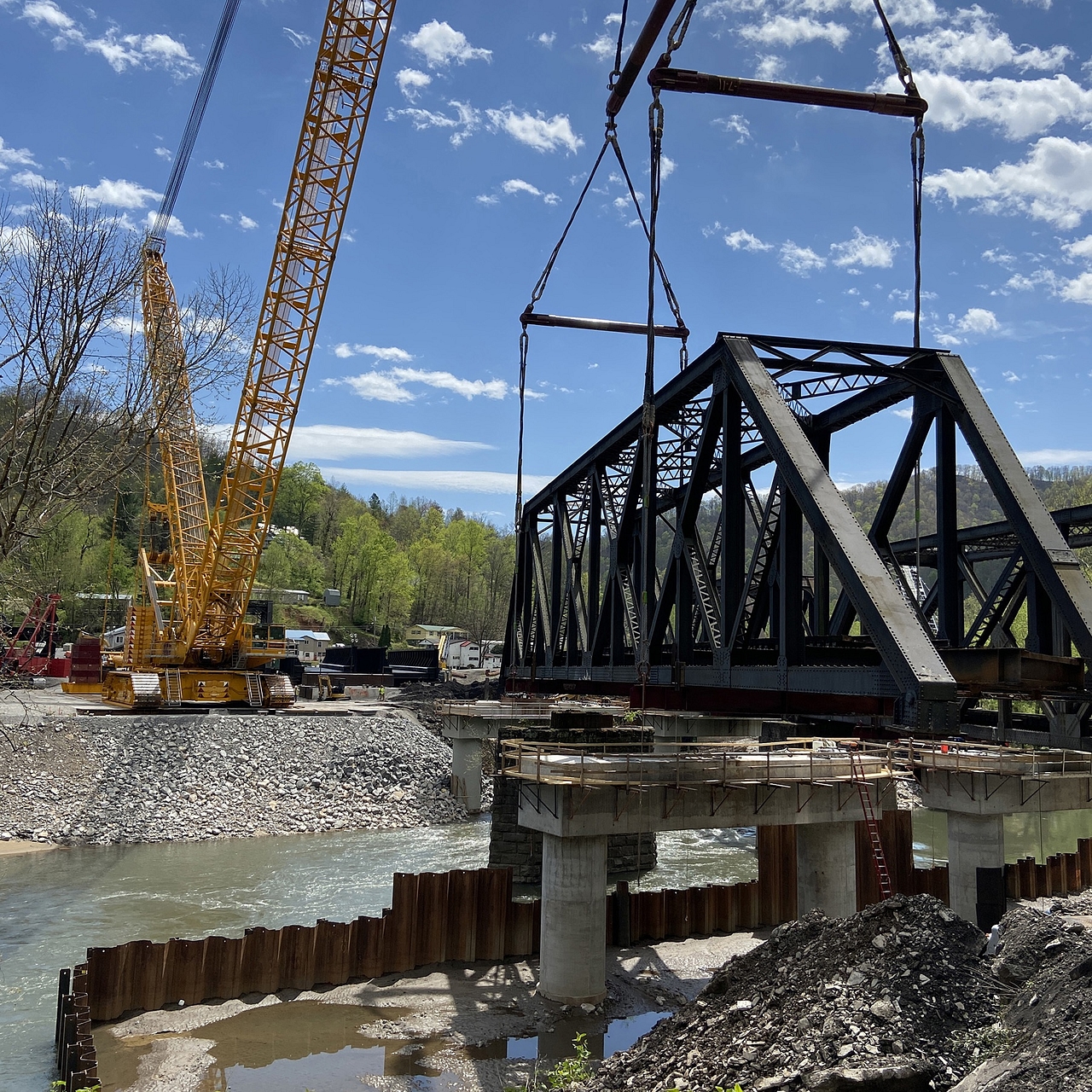 Crane for Bridge Truss Replacement | Lift for Bridge Truss Project