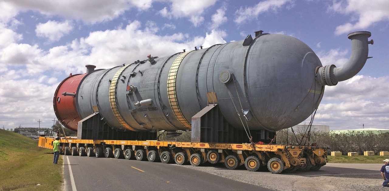 Tailing Over a Live Pipe Rack | Turnkey Transport and Lift