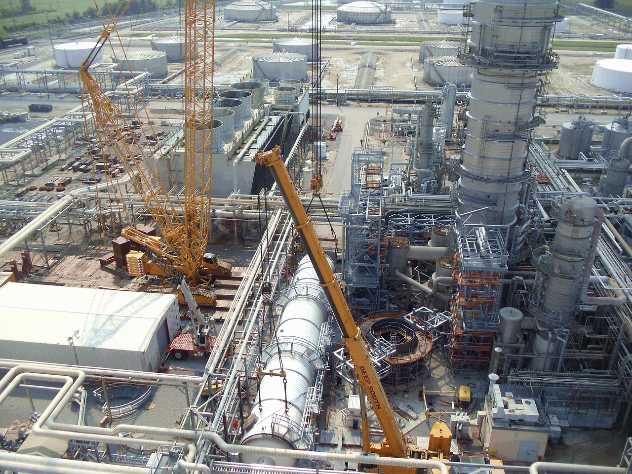 Terex-Demag CC-2800-1 Lift | Turnkey Heavy Lift in Tight Quarters