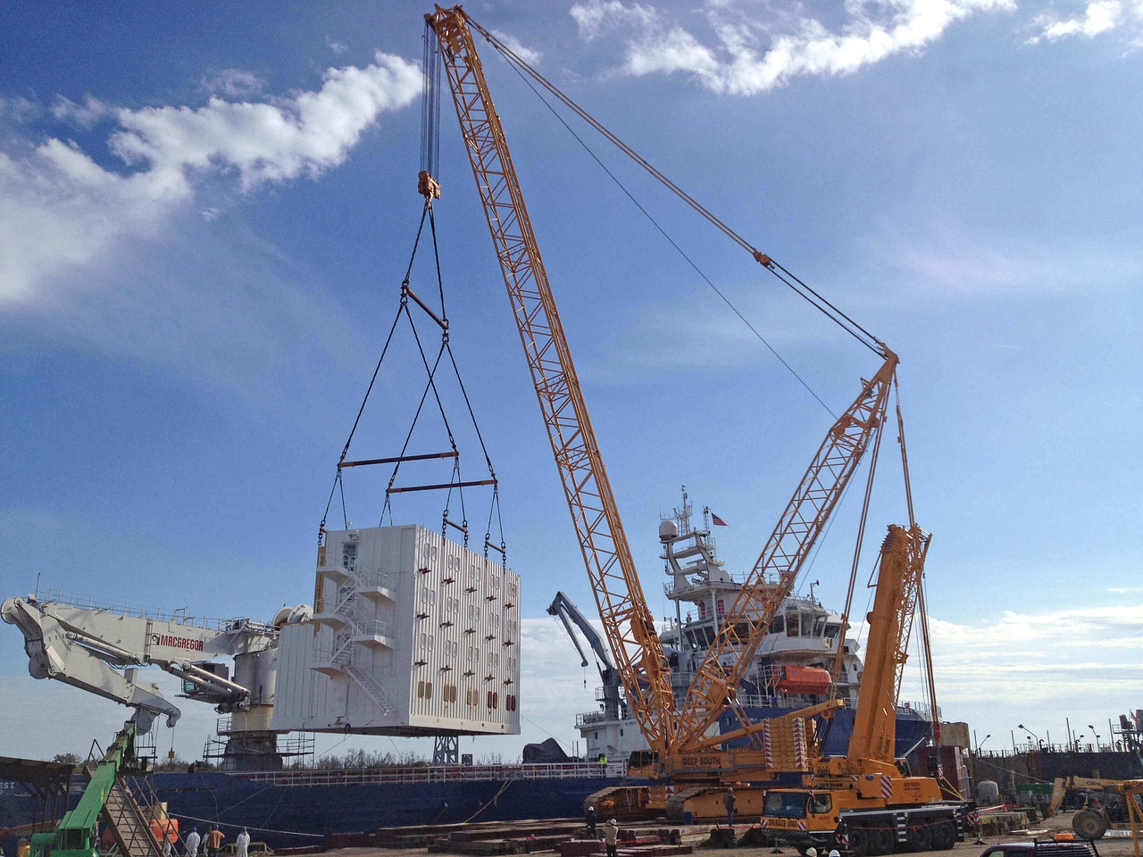 Oil and Gas Lift and Transport | Oil E & P Heavy Lifting